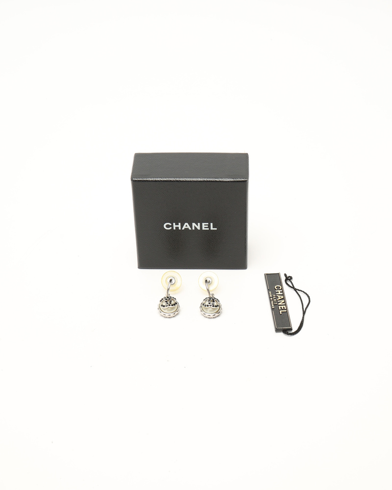 Vintage CHANEL Vintage Coco Mark Hoop Pearl Blackstone Earrings | A Retro Tale