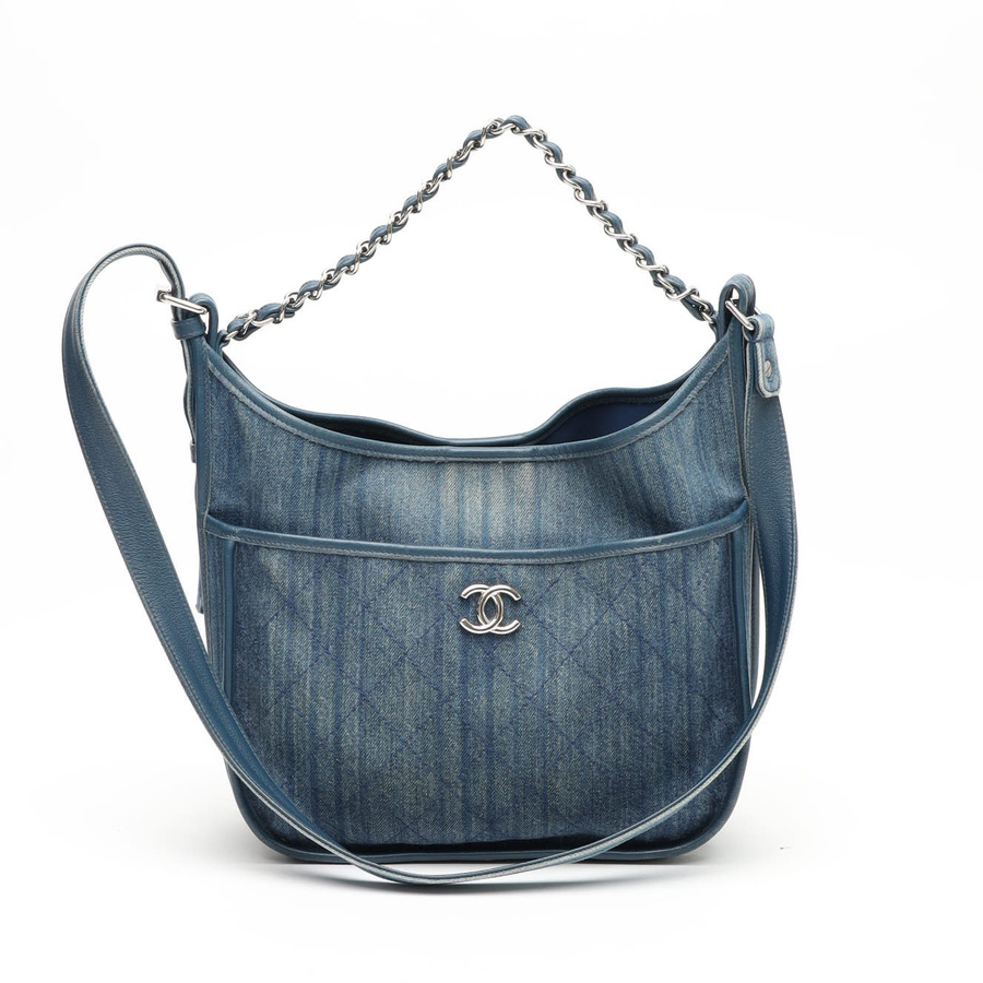 Vintage CHANEL Denim Jungle Stroll Hobo Tasche - A Retro Tale