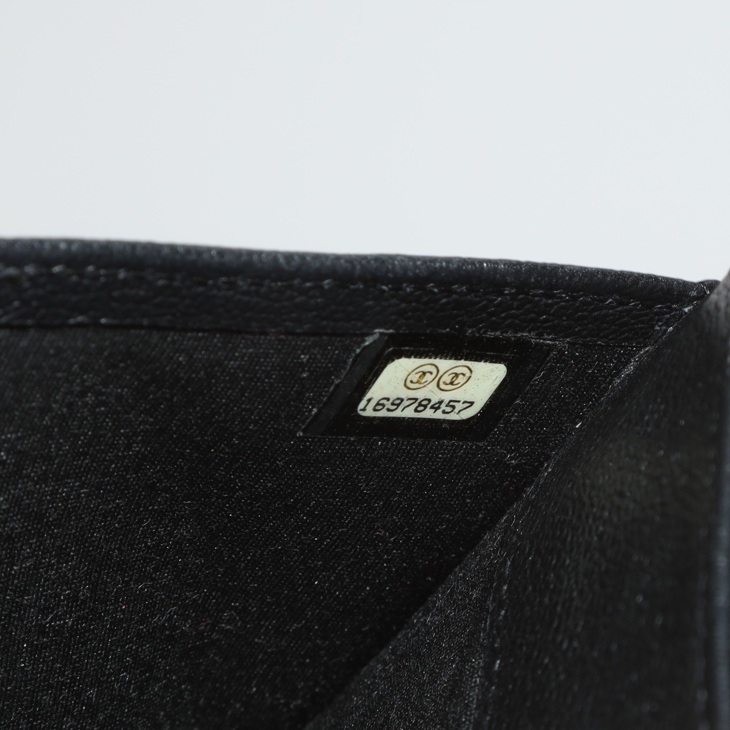 CHANEL Vintage Wallet on Chain - A Retro Tale