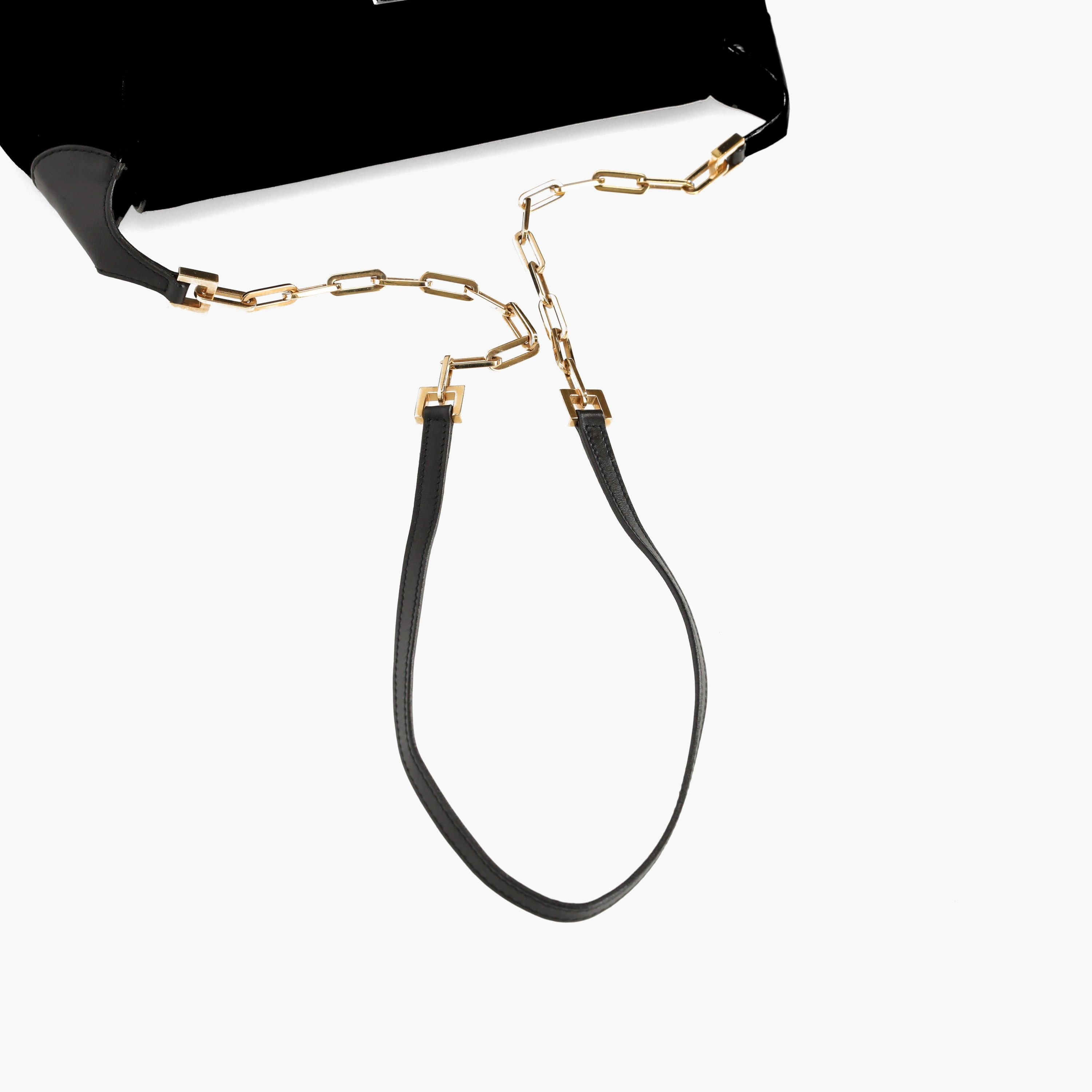 GUCCI Vintage Tiger Hand Chain Bag - A Retro Tale