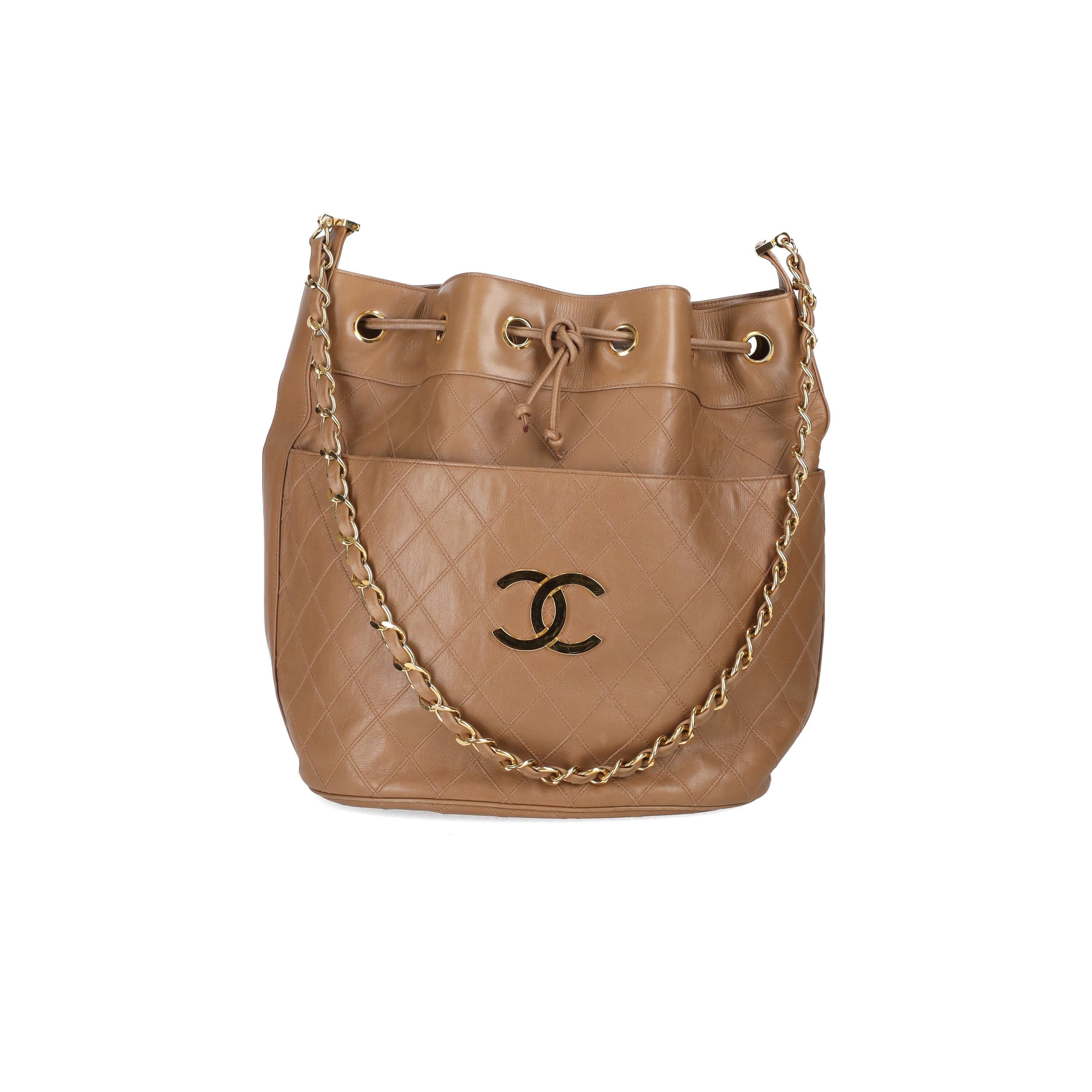 CHANEL Vintage bucket bag - A Retro Tale
