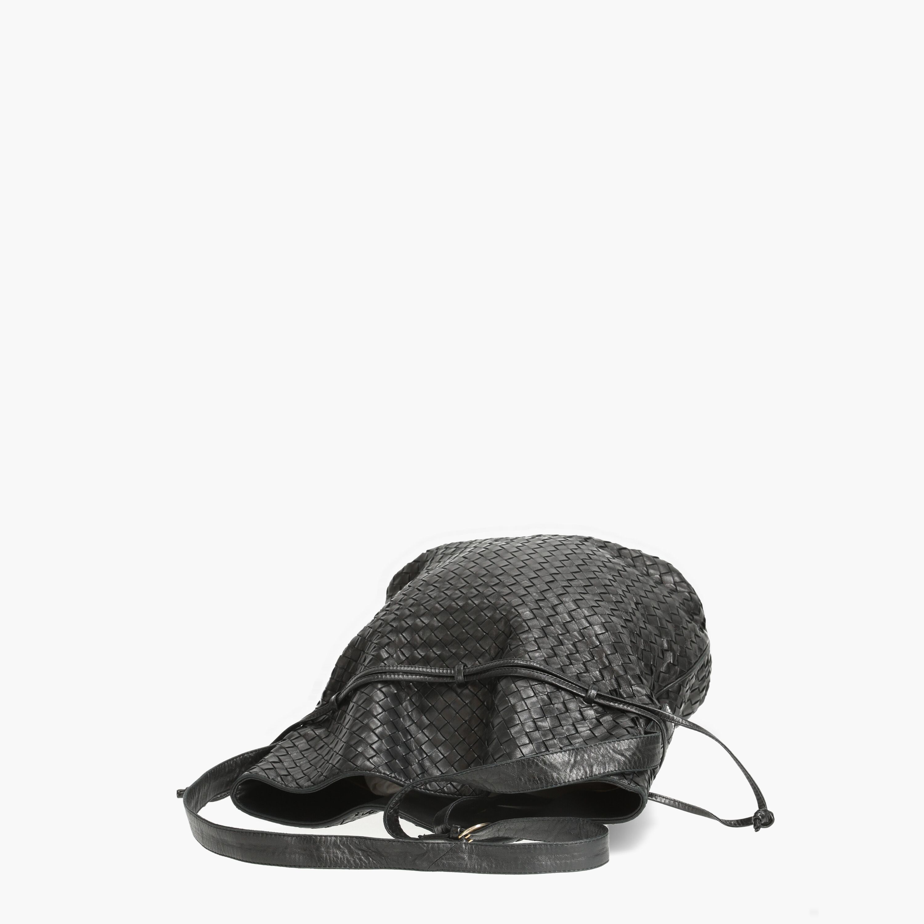 BOTTEGA VENETA Vintage BUCKET BAG - A Retro Tale