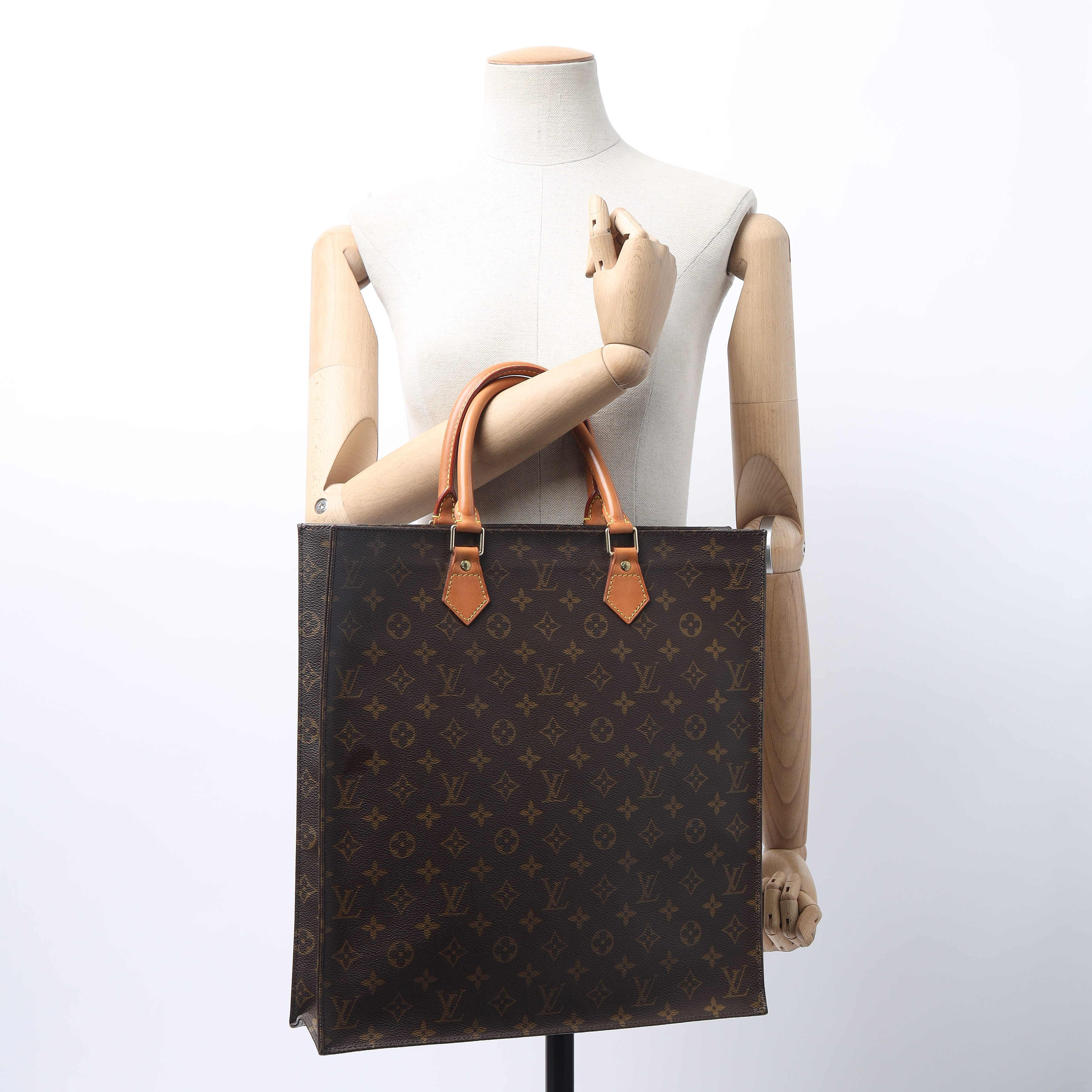 LOUIS VUITTON Vintage Sac Plat - A Retro Tale
