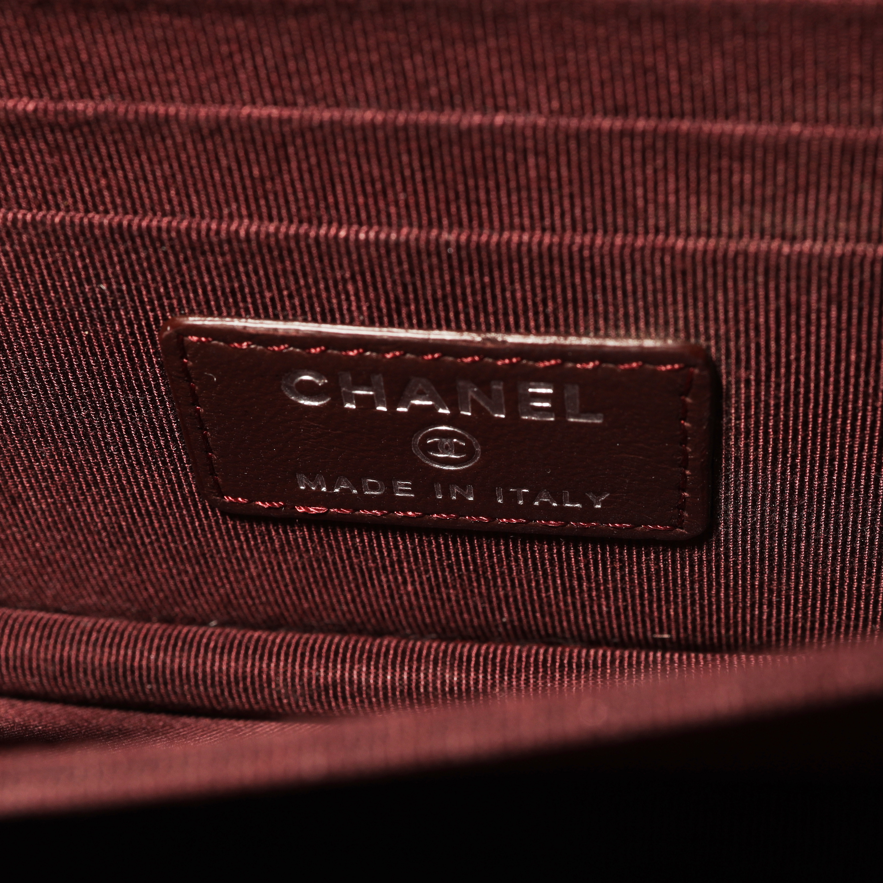 CHANEL Vintage Wallet On Chain - A Retro Tale