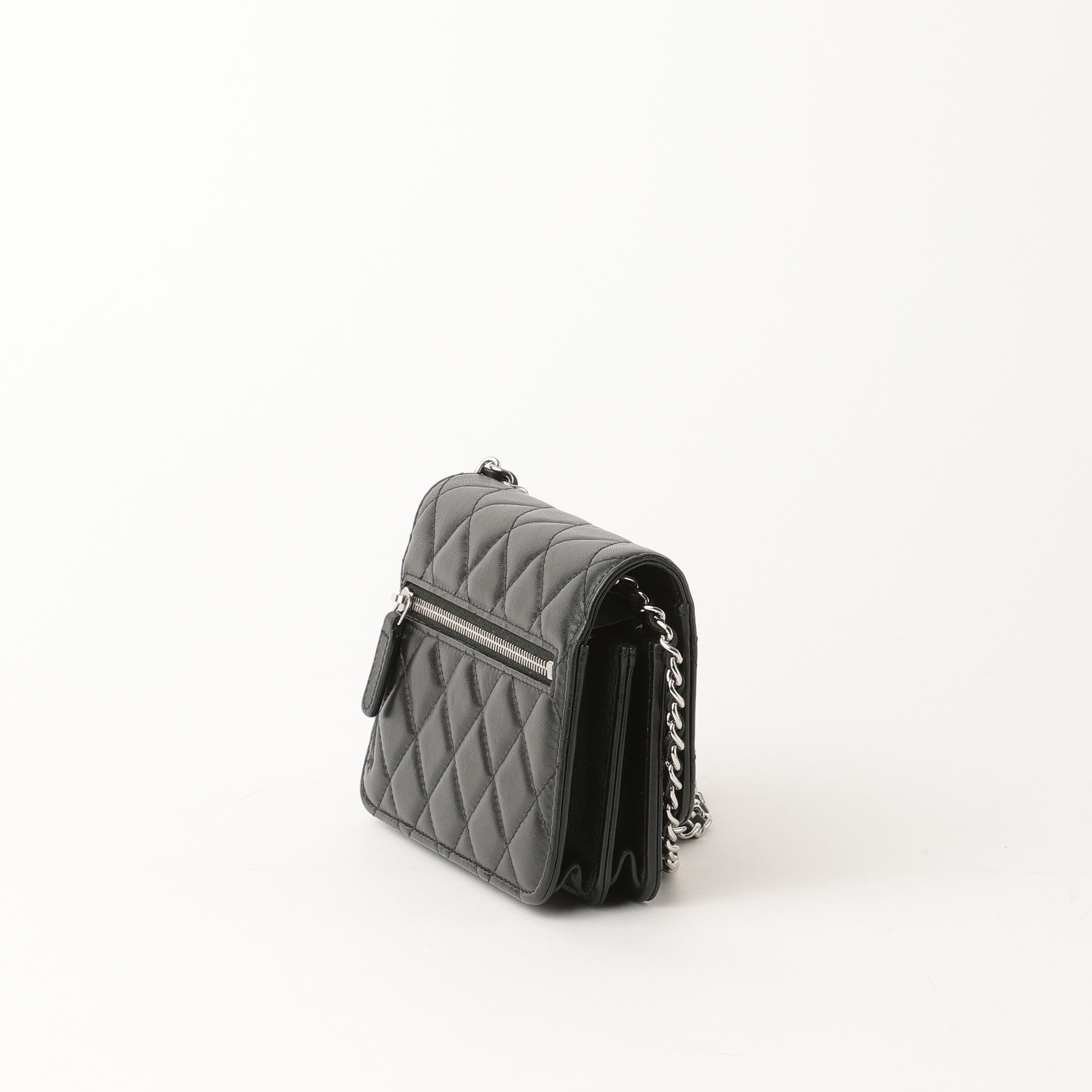 CHANEL Vintage Wallet On Chain - A Retro Tale