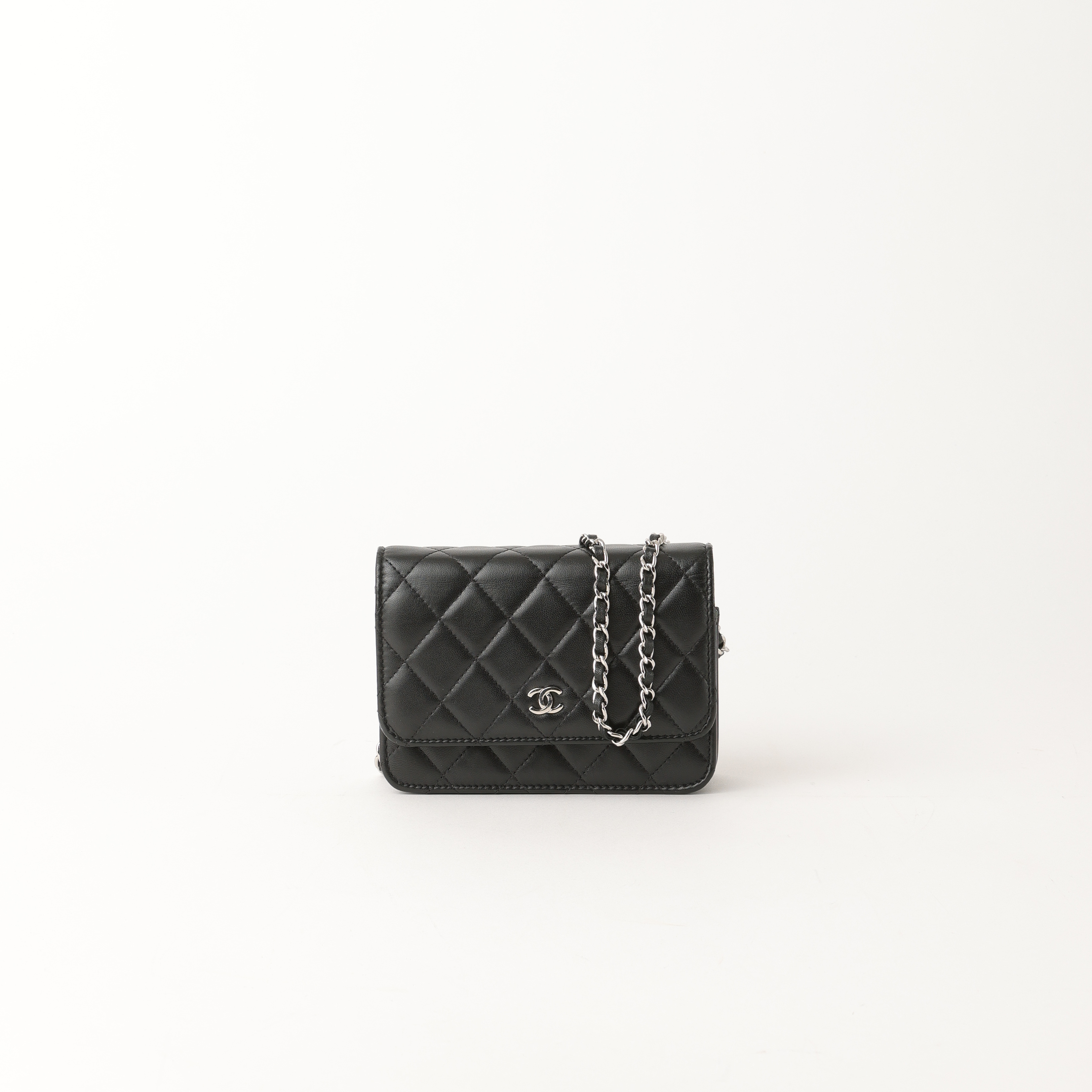 CHANEL Vintage Wallet On Chain - A Retro Tale